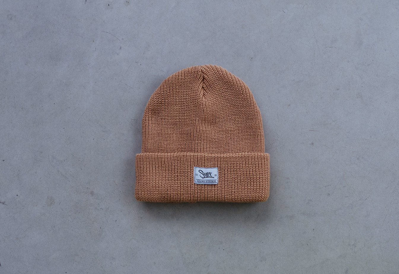 Шапка чоловіча Staff light brown basic світло-коричнева базова тепла з логотипом недорога з ...