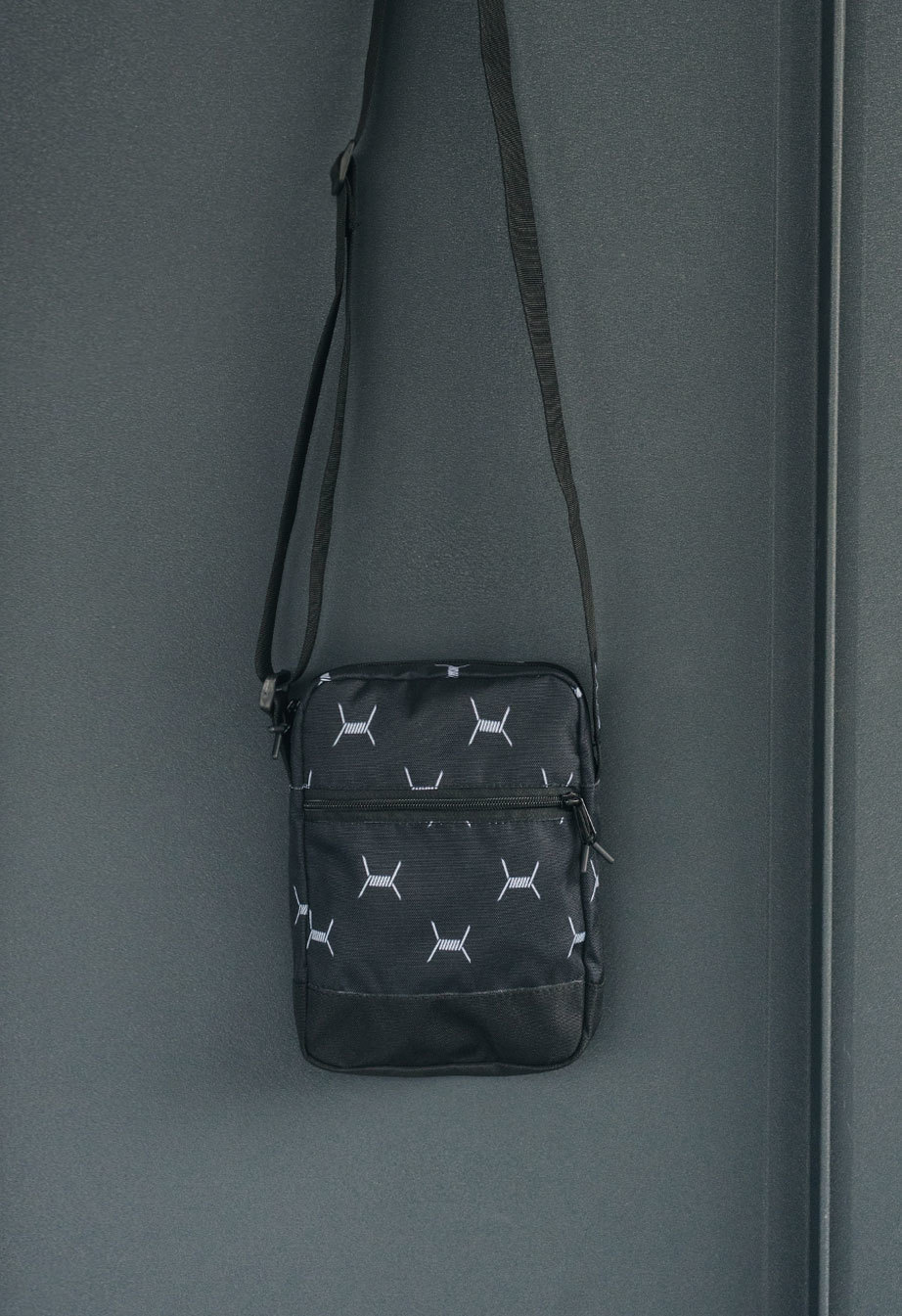 Сумка через плече Staff wire чорна з принтом для підлітка недорога ...