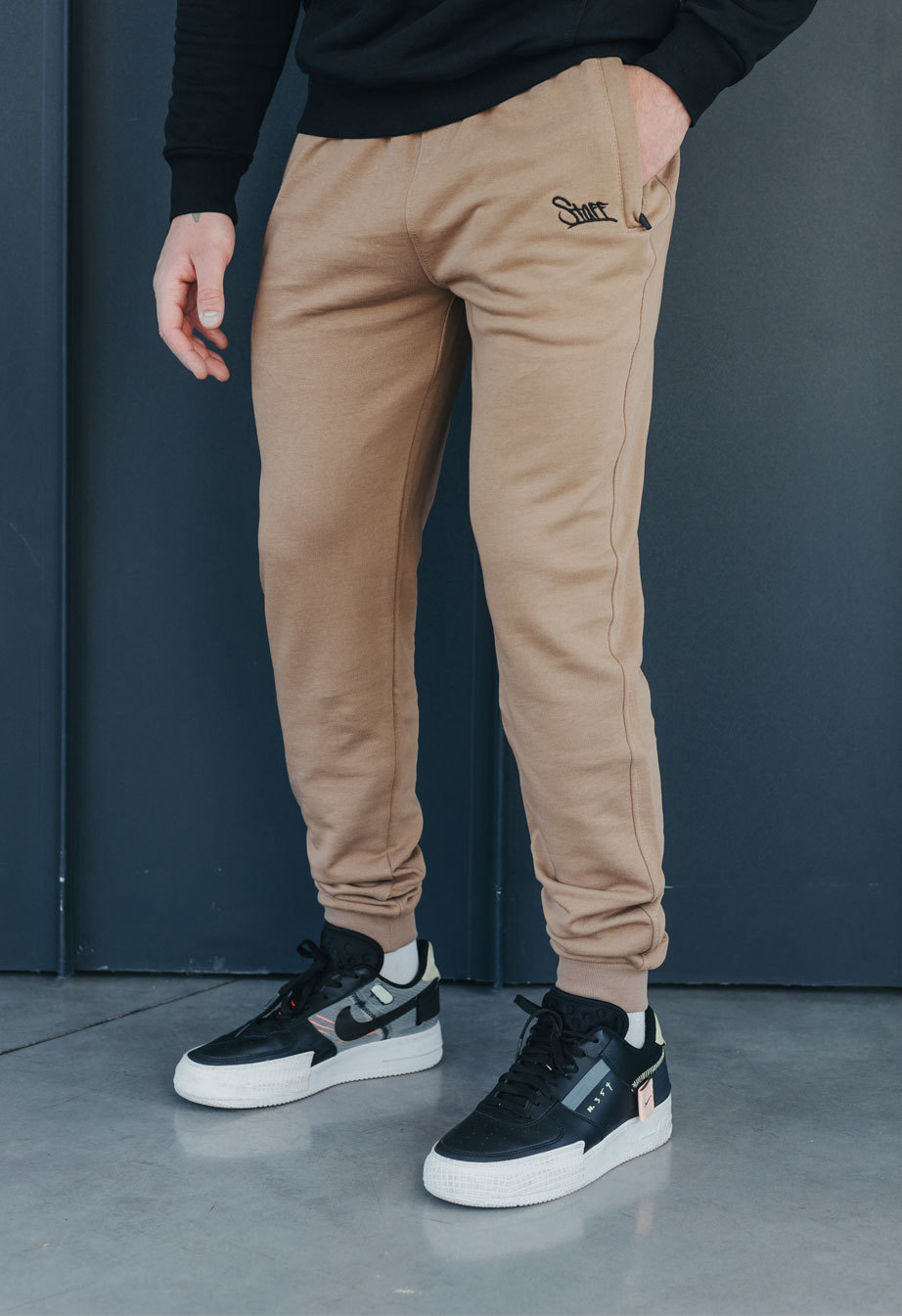 Штани чоловічі спортивні Staff brown basic коричневі молодіжні з логотипом базові купити