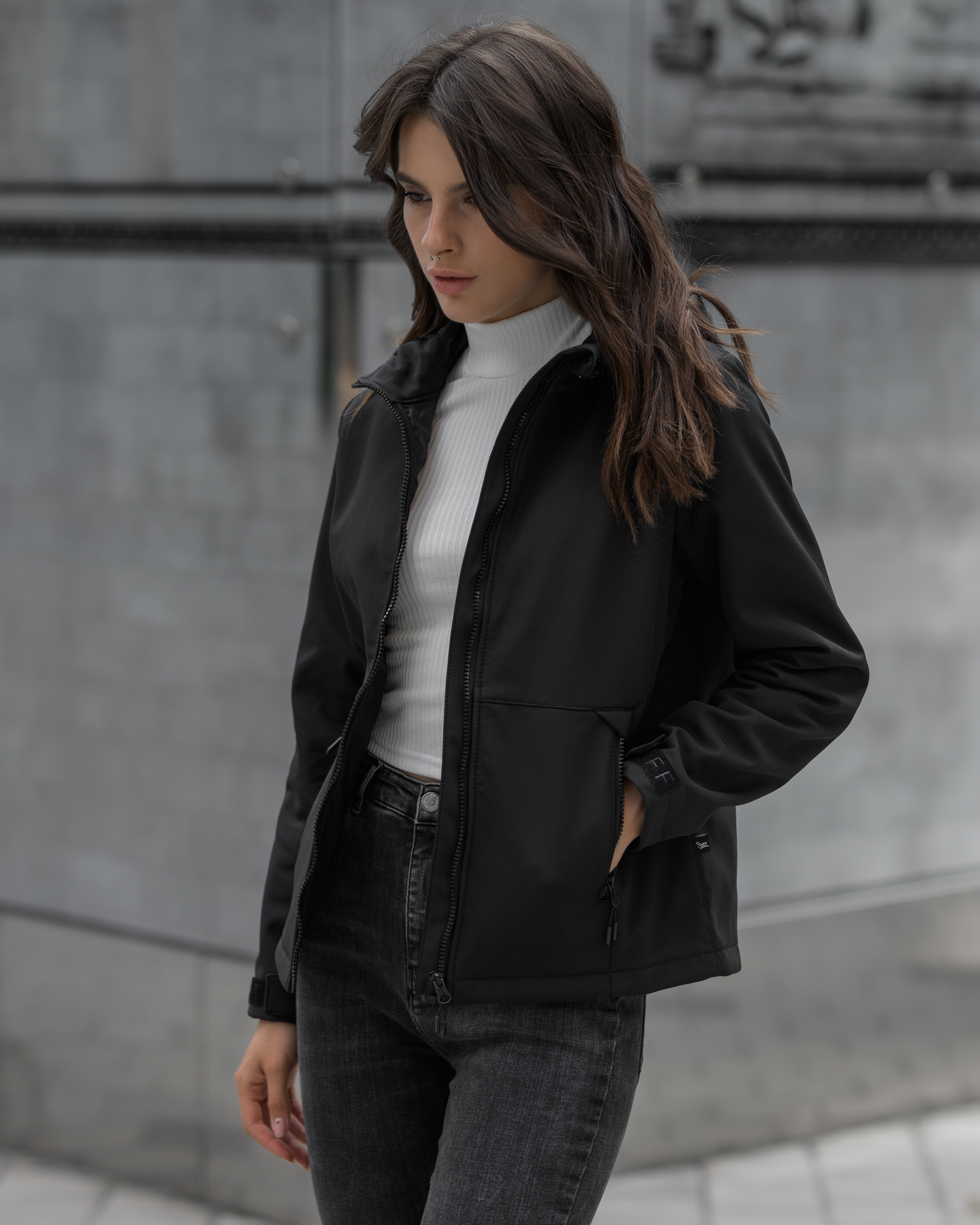 Куртка жіноча Staff soft shell black чорна недорога з капюшоном осінь водонепроникна легка купити