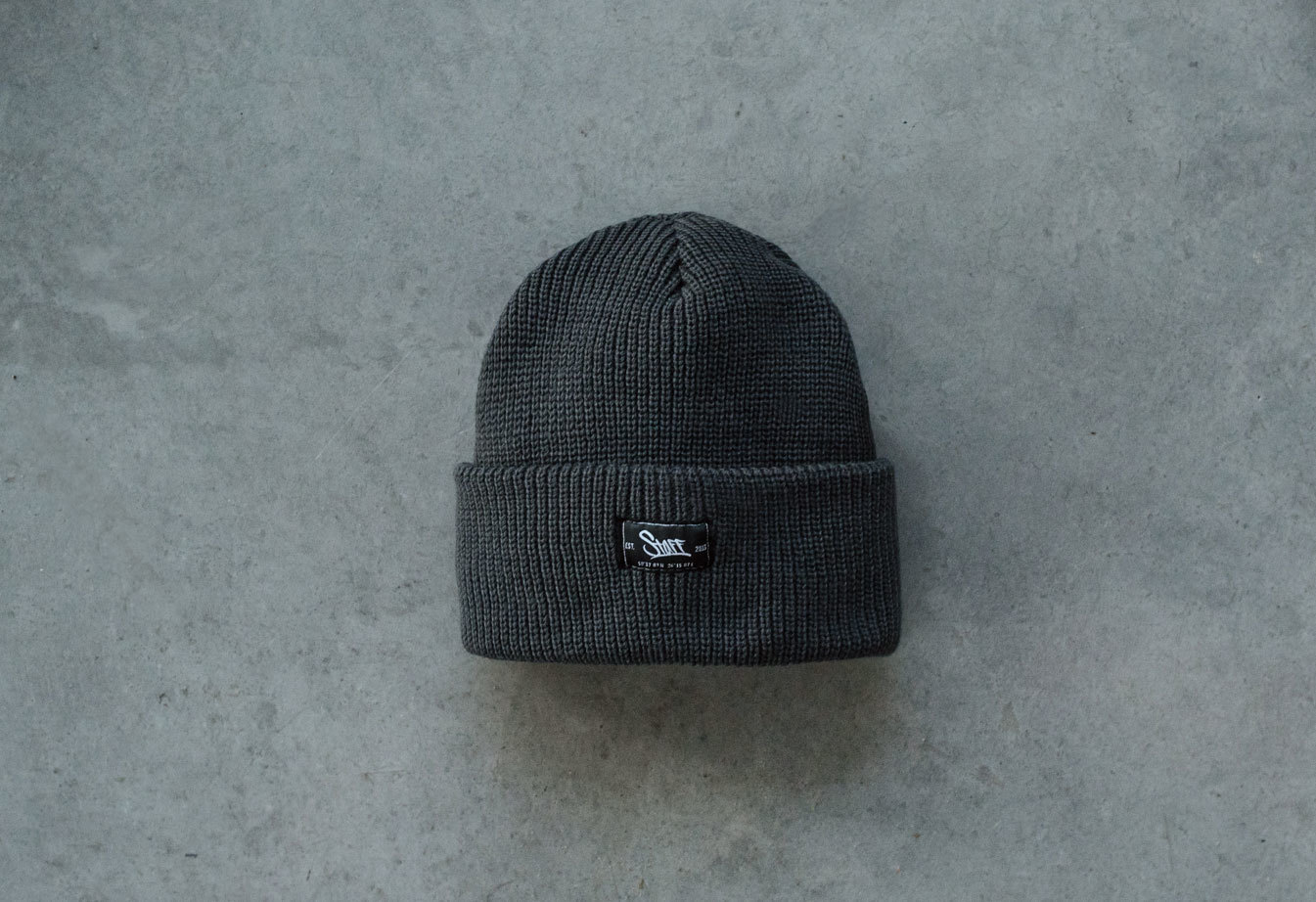 Шапка чоловіча Staff gray basic logo2 сіра базова з відворотом тепла з логотипом модна купити