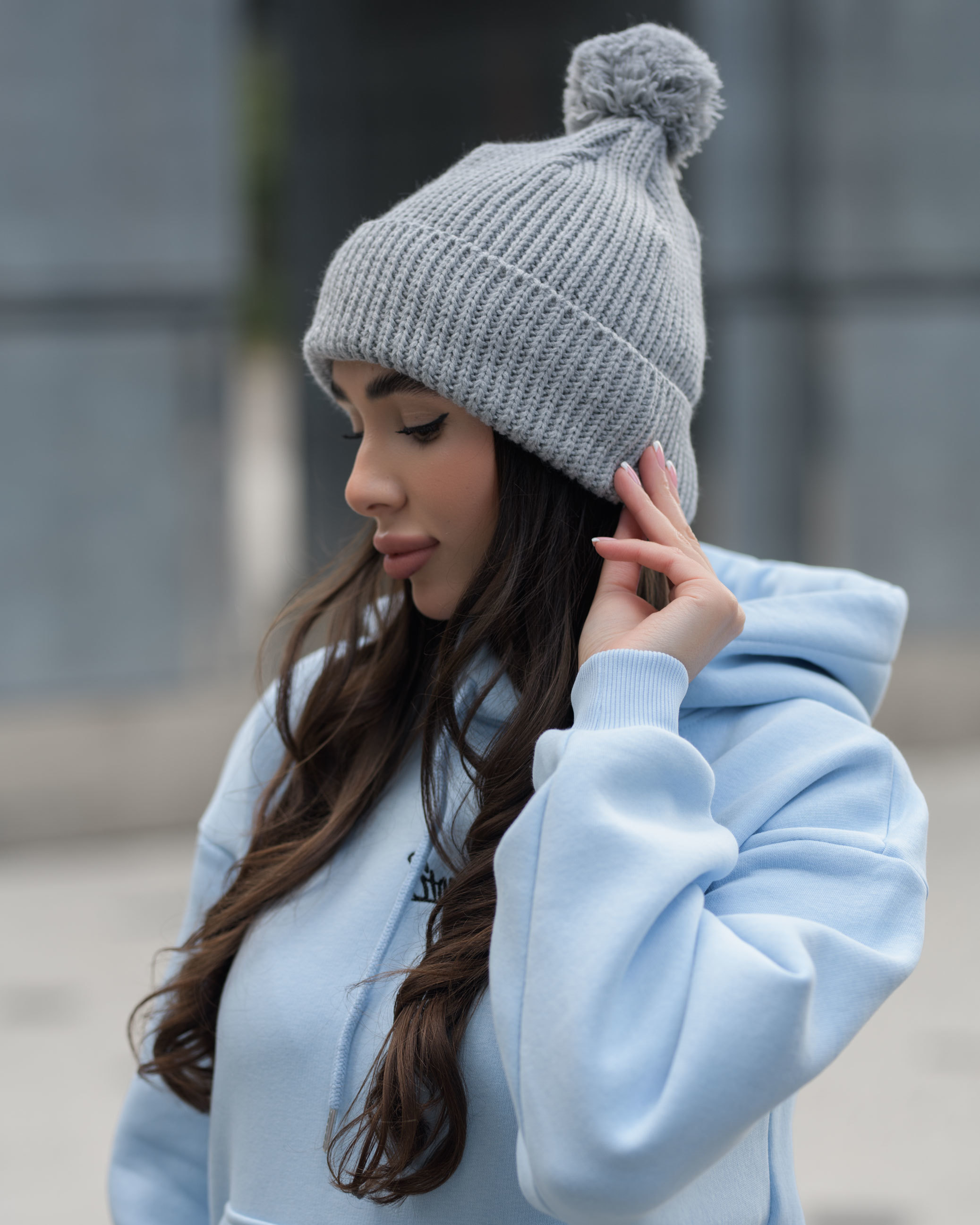 Шапка зимова жіноча Staff pompon light gray світло-сіра з відворотом з помпоном для дівчини ...