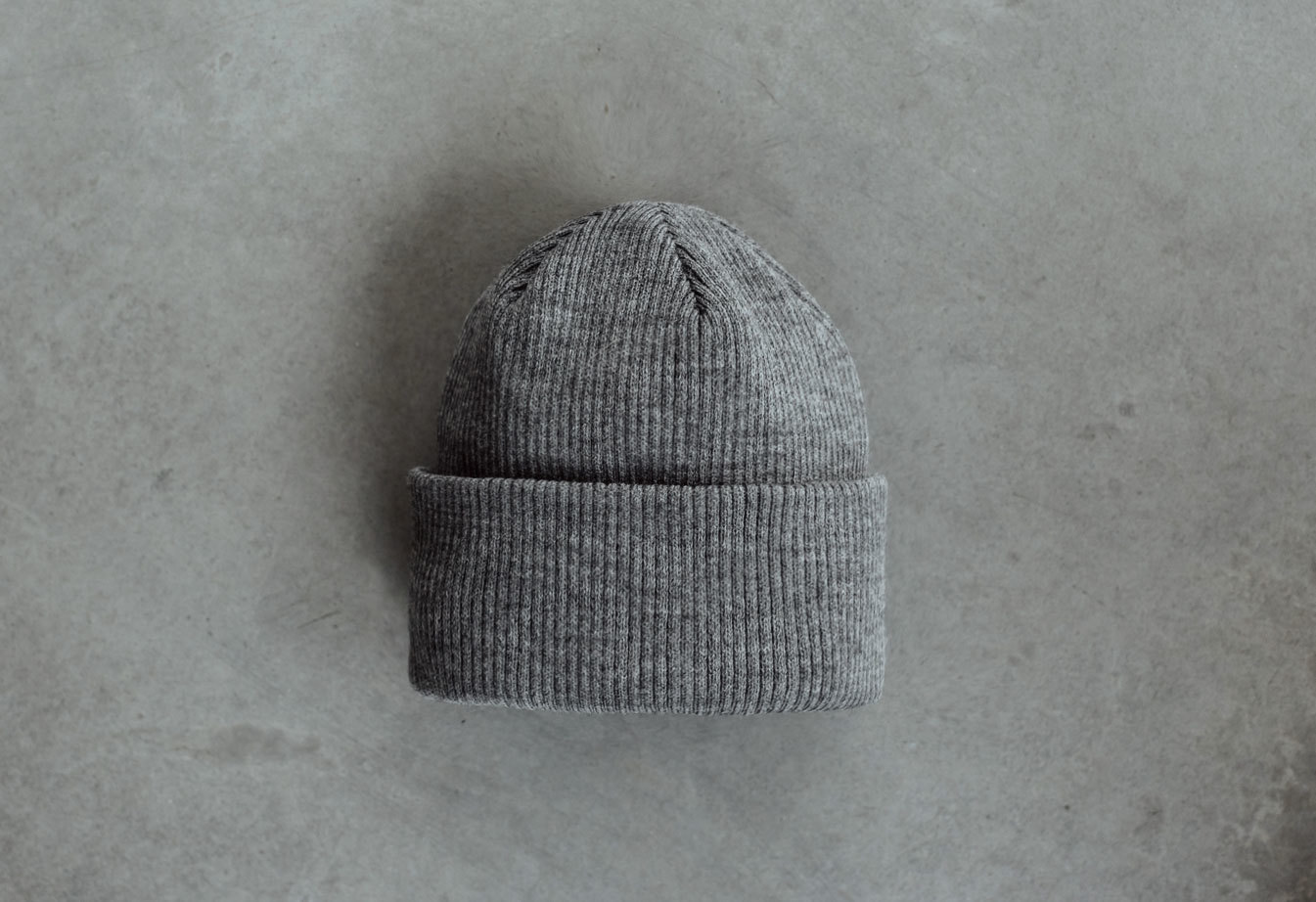 Шапка біні чоловіча Staff біні Gray сіра однотонна молодіжна з відворотом тепла купити