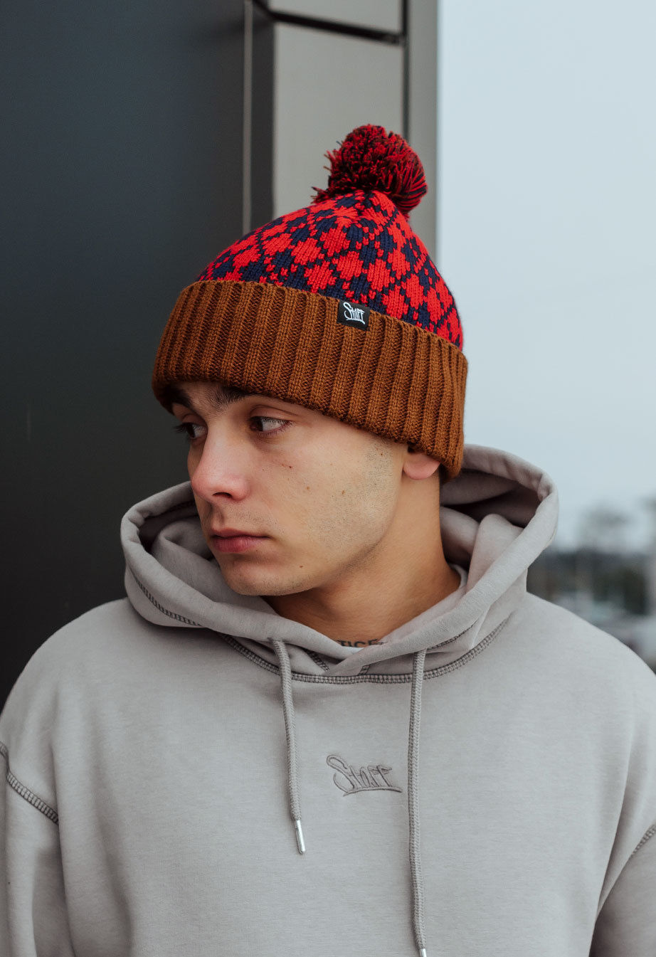 Шапка зимова чоловіча Staff red & brown pattern pompon червоно ...