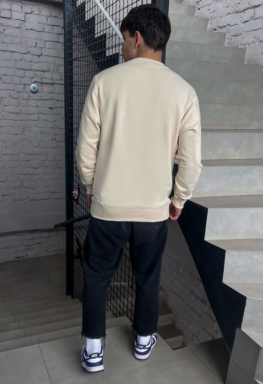 Світшот чоловічий Staff milk basic молочного кольору молодіжний однотонний бавовняний базовий ціна