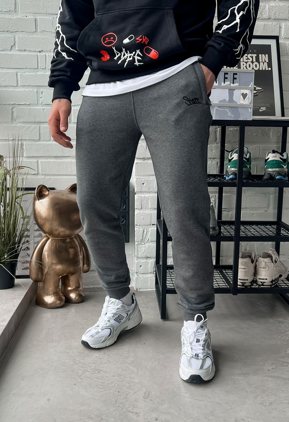 Спортивні чоловічі штани Staff graphite logo графітового кольору для хлопця бавовняні з ...