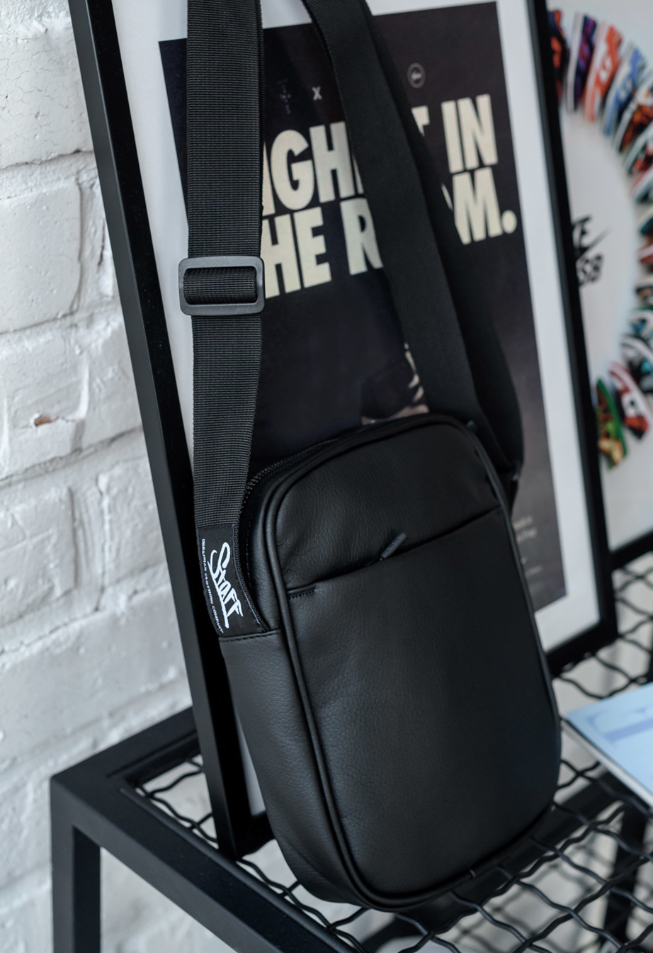 Сумка через плече Staff leather black чорна еко шкіра містка брендова ціна