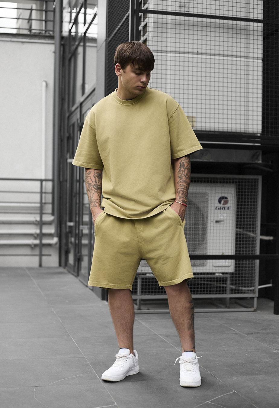 Комплект шорти і футболка Staff olive premium oversize оливкового кольору на літо бавовняний ...