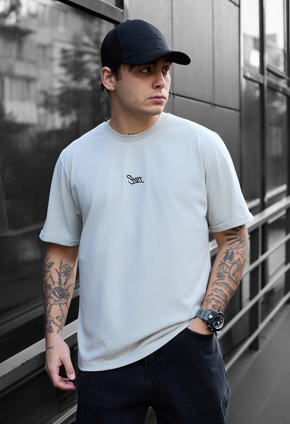 Чоловіча футболка Staff light gray logo світло-сіра бавовняна молодіжна з логотипом ціна