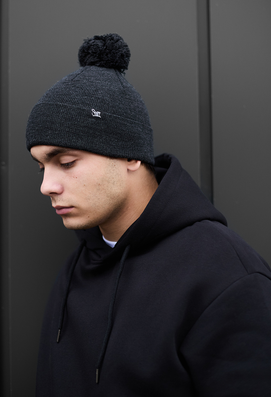 Шапка зимова чоловіча Staff graphite pompon графітового кольору з ...