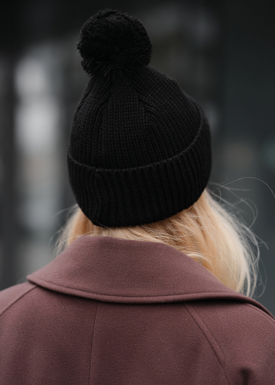 Зимова шапка жіноча Staff pompon black чорна з відворотом з помпоном ...