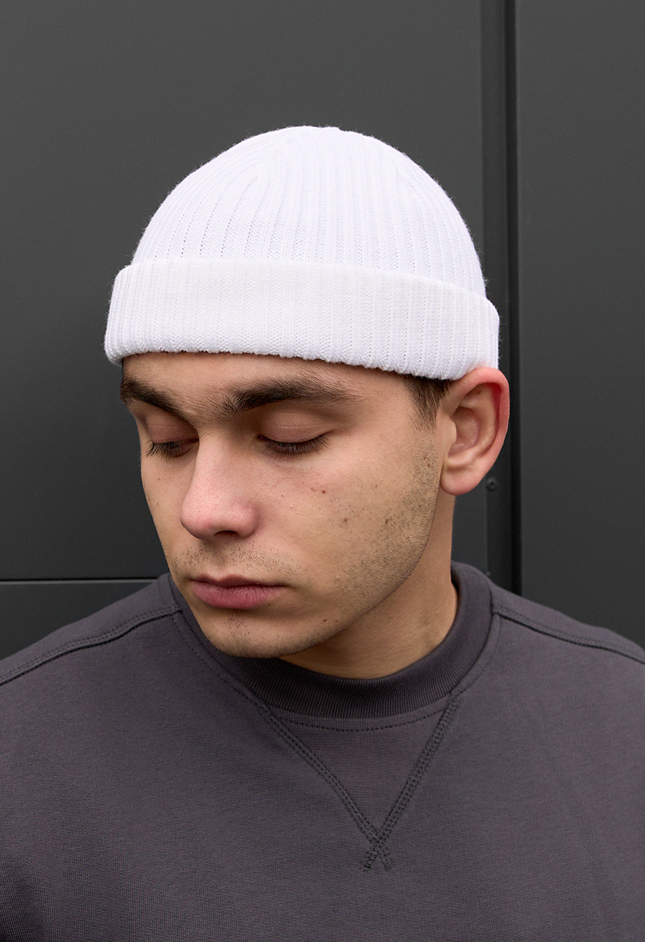 Шапка біні чоловіча Staff2 White біла однотонна тепла молодіжна з відворотом ціна