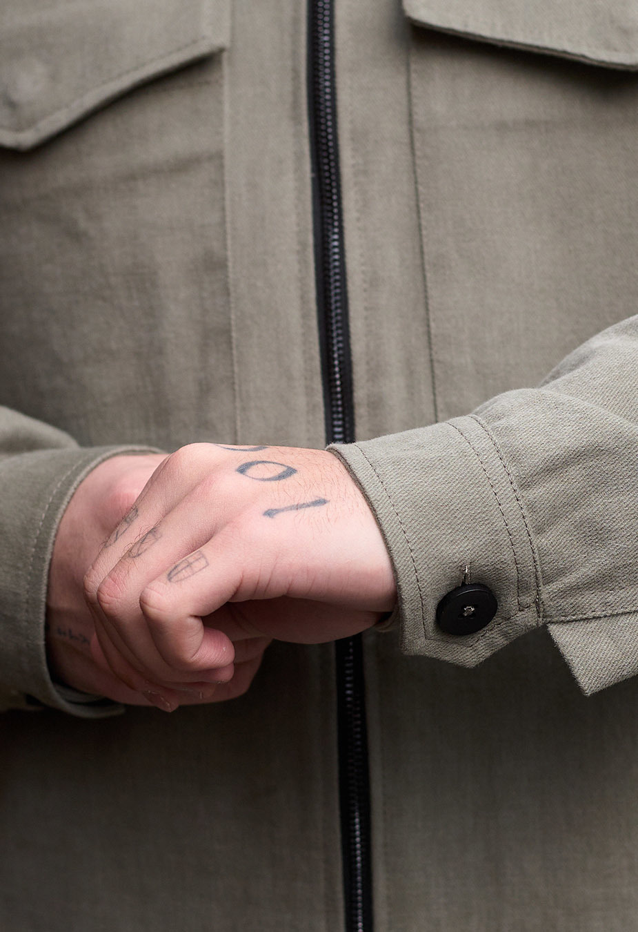 Чоловіча куртка Staff zumi gray olive сіро-оливкового кольору брендова демісезонна бавовняна купити