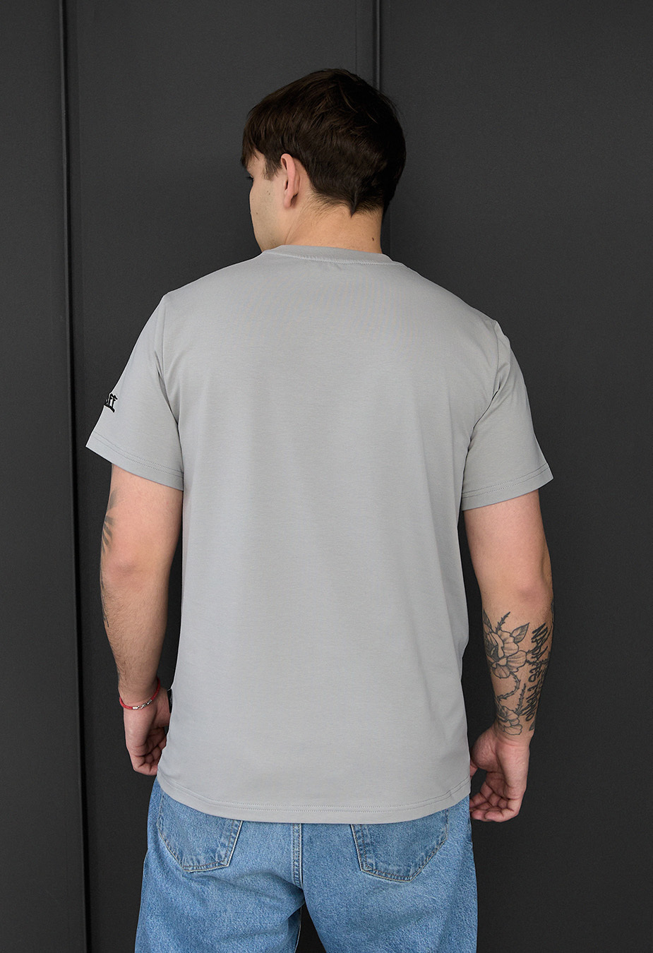 Футболка чоловіча Staff pi light gray logo світло-сіра з логотипом недорога купити