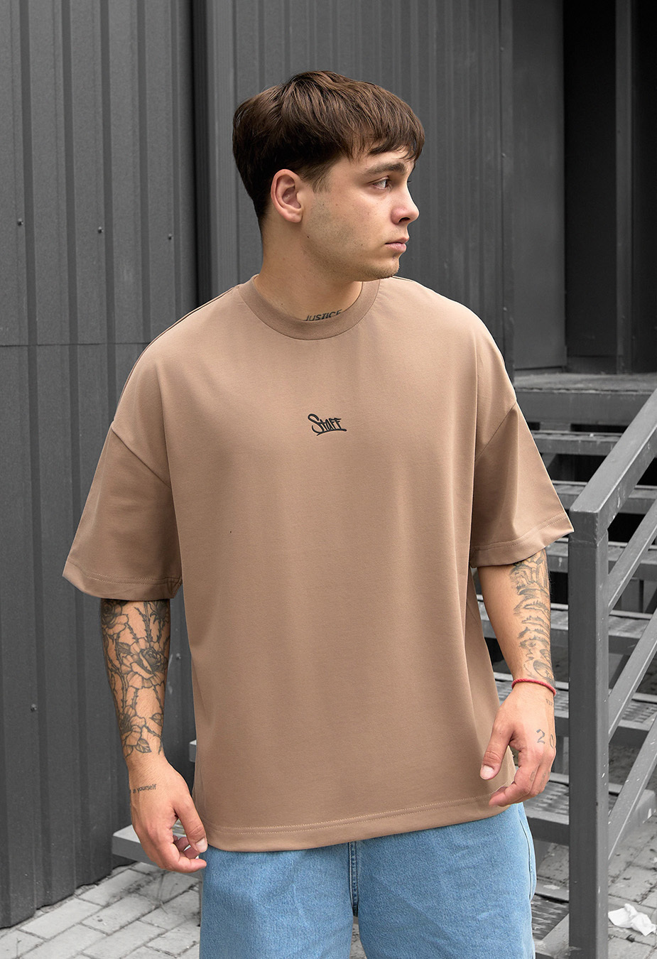 Футболка чоловіча Staff brown logo oversize коричнева оверсайз модна з логотипом ціна