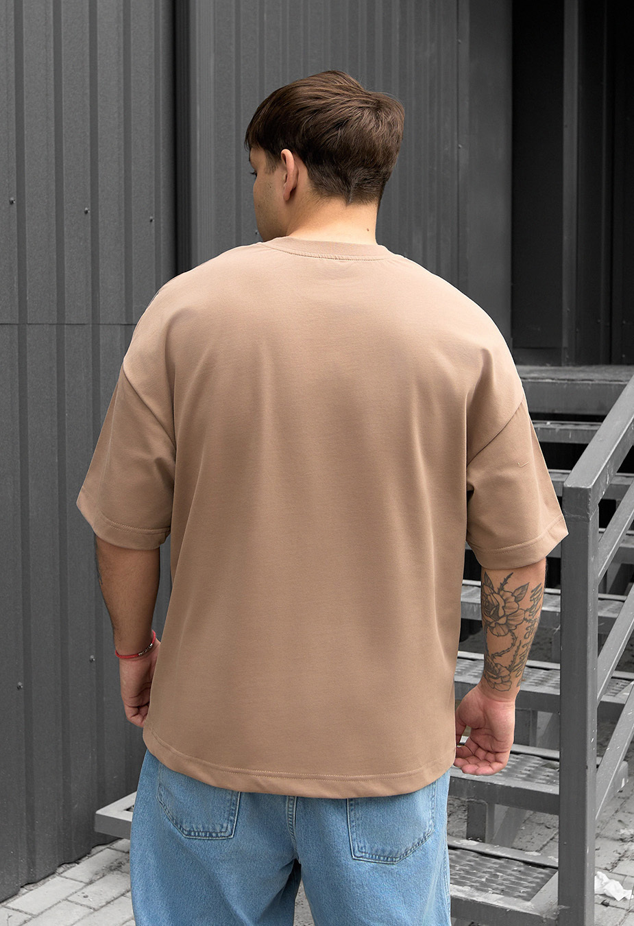 Футболка чоловіча Staff brown logo oversize коричнева оверсайз модна з логотипом ціна