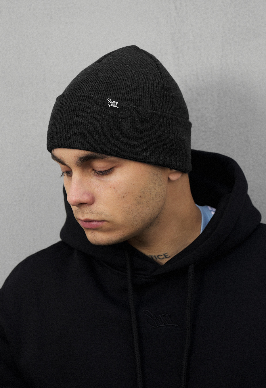 Шапка чоловіча Staff graphite basic графітового кольору для підлітка тепла базова однотонна з ...